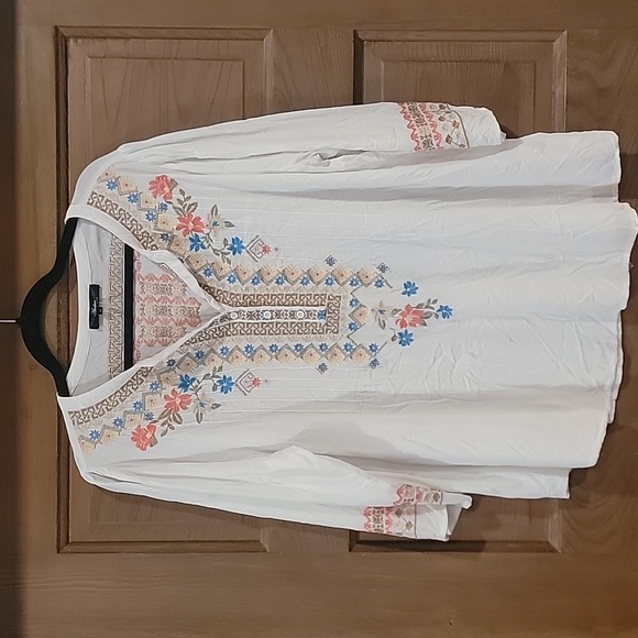ANDREE BY UNIT | Tops | Andree By Unit White Blouse With Floral ...